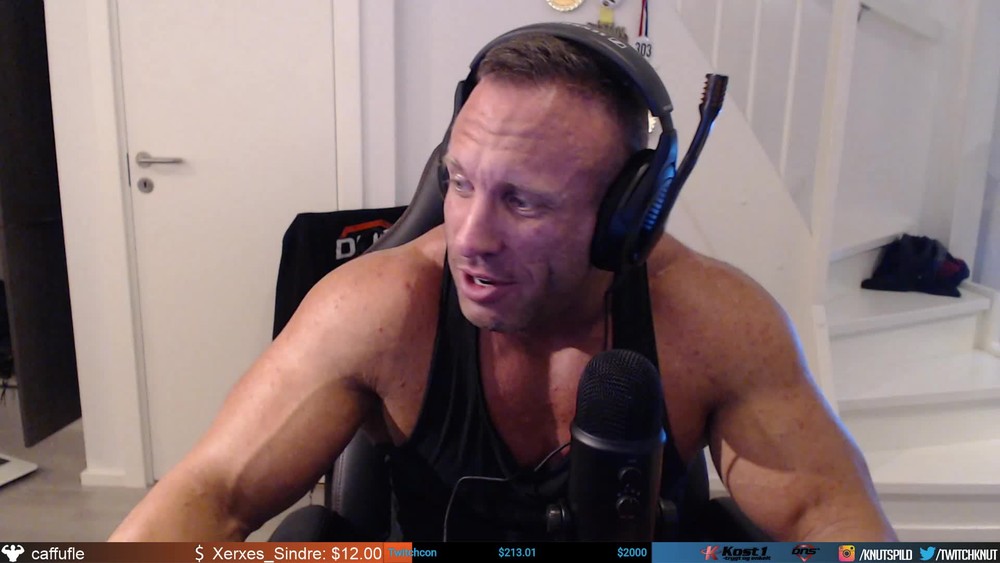 Twitch TV streamer é banido após expor convidada nua por acidente