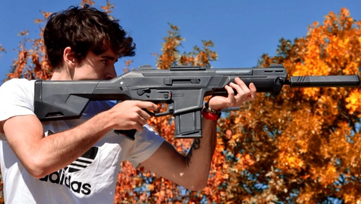 Valorant: fã cria réplica da arma Phantom na vida real; veja vídeo