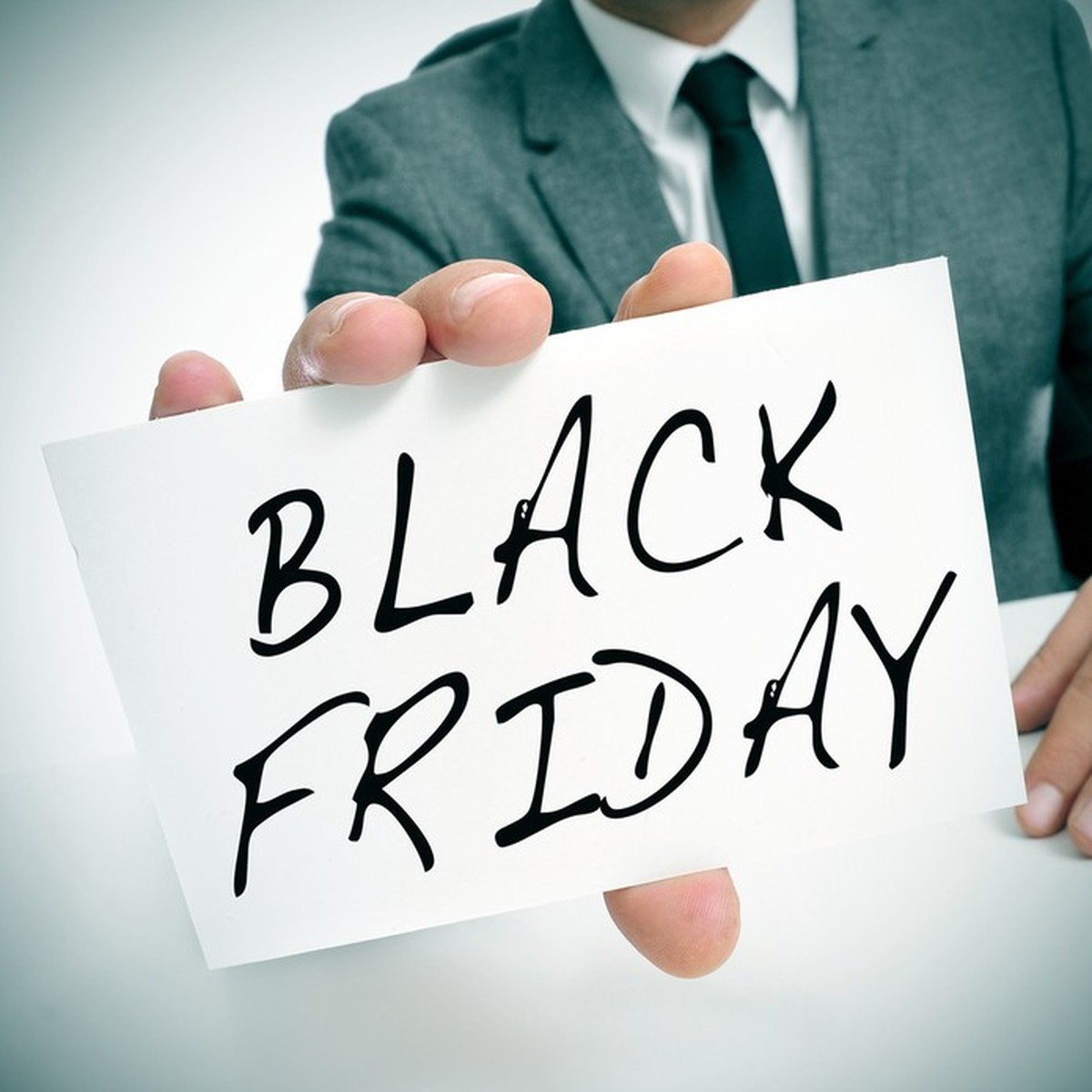 Black Friday Brasil ainda cobra a ´metade do dobro´, diz Reclame Aqui