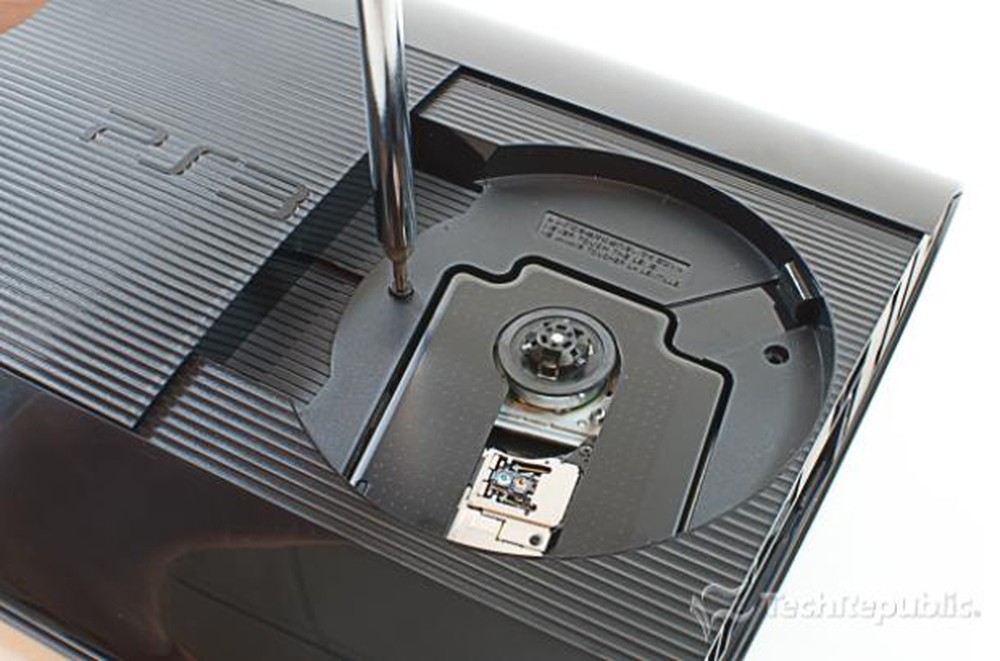 PS3 Super Slim fica sem upgrade de hardware; veja o console por dentro