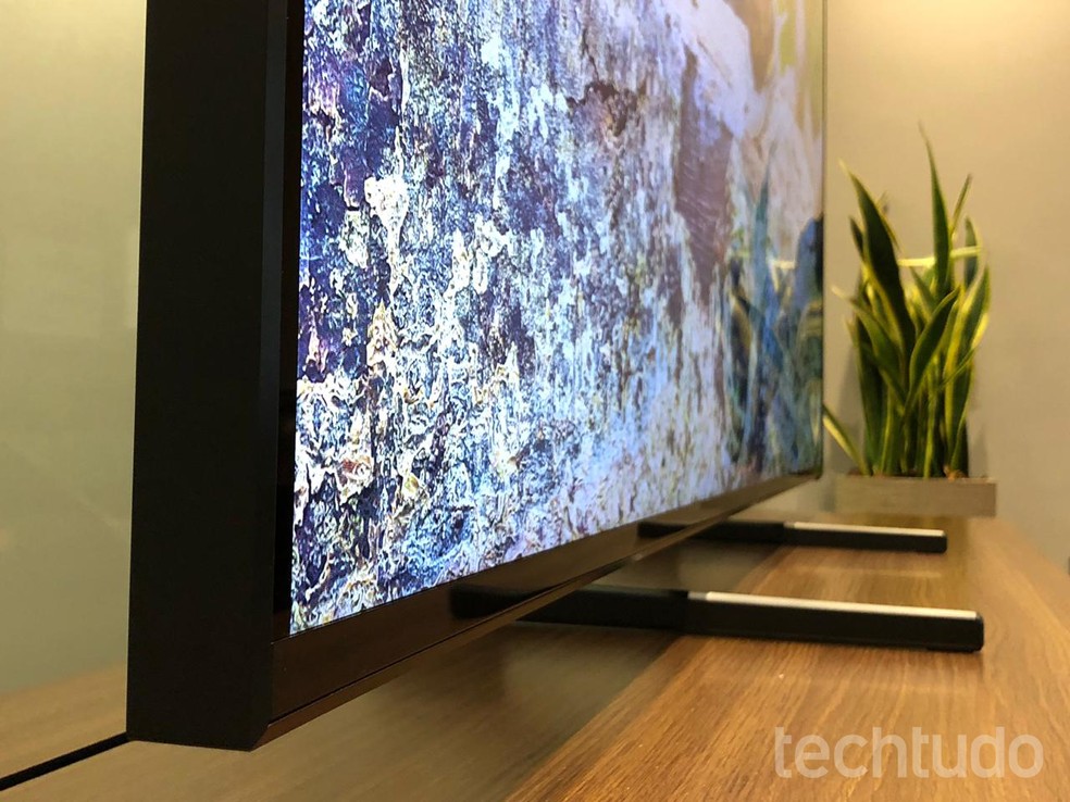 Samsung lança sua primeira smart TV QLED 8K no Brasil; veja preço e teste