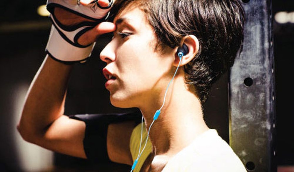 Fone JBL Reflect Mini é bom? Veja preço e ficha técnica antes de comprar