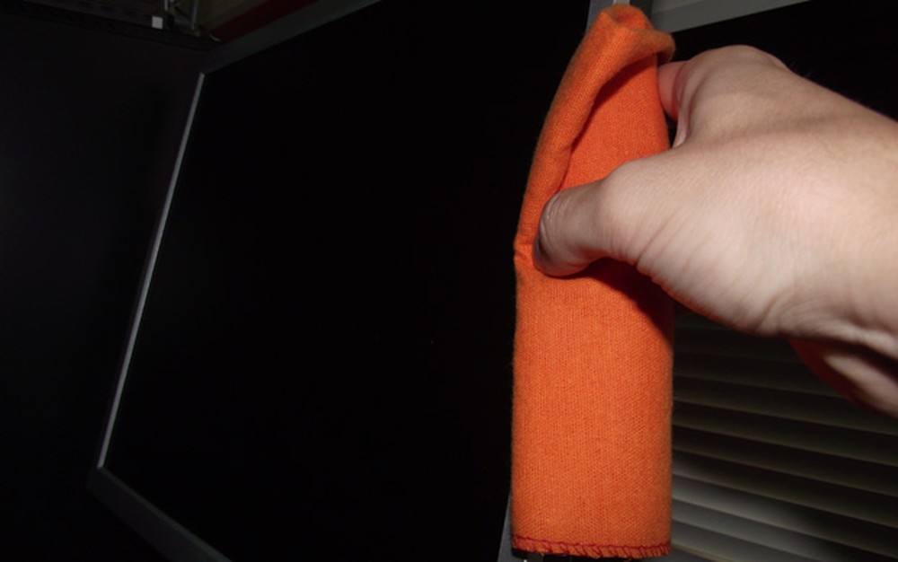 Como limpar a tela do monitor do seu computador