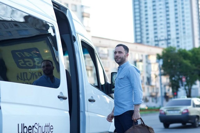 Uber Shuttle: app lança viagens de ônibus fretados para empresas