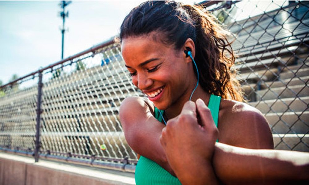 Fone JBL Reflect Mini é bom? Veja preço e ficha técnica antes de comprar
