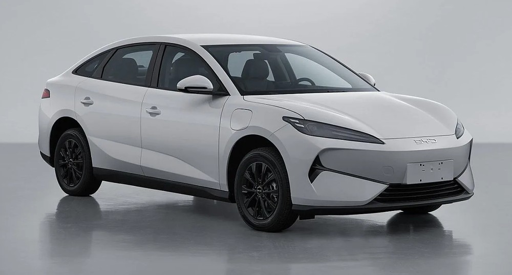 BYD e7 é bom? Veja preço, autonomia e tecnologias do carro elétrico