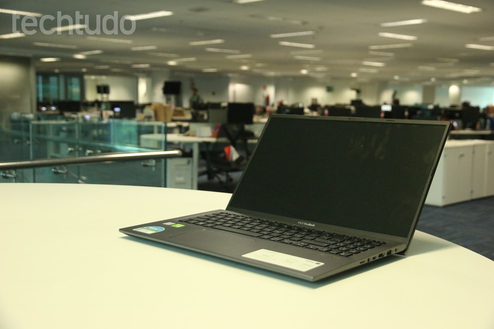 Review Asus Vivobook 15: moderno, portátil e focado em produtividade