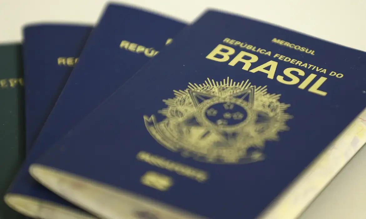 O que é passaporte com NFC? Veja como funciona o documento eletrônico