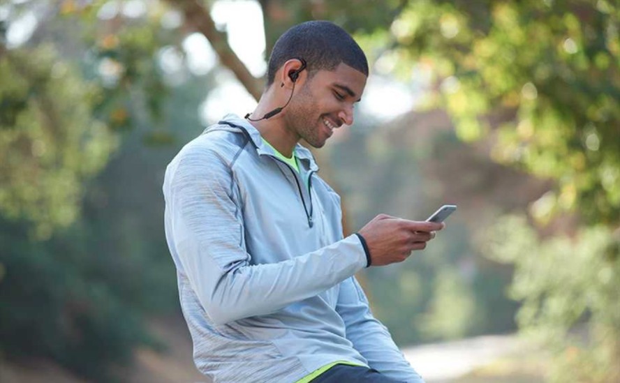 Fone JBL Focus 500, voltado para prática esportiva, chega ao Brasil