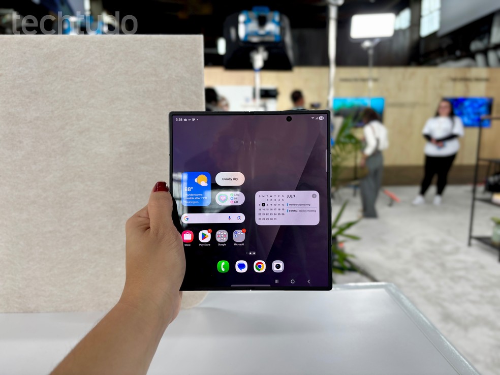 Tela interna do Galaxy Z Fold 7 tem 8 polegadas — Foto: Ana Letícia ...