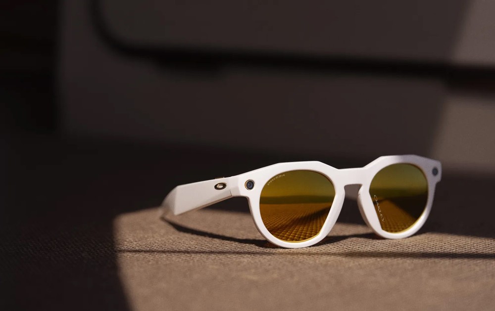 Óculos inteligente Oakley Meta chega ao Brasil com câmera 3K; veja preço