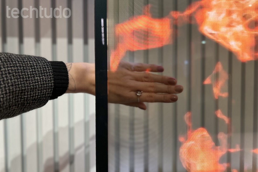 LG lança TV OLED transparente que 'desaparece' quando desligada; veja