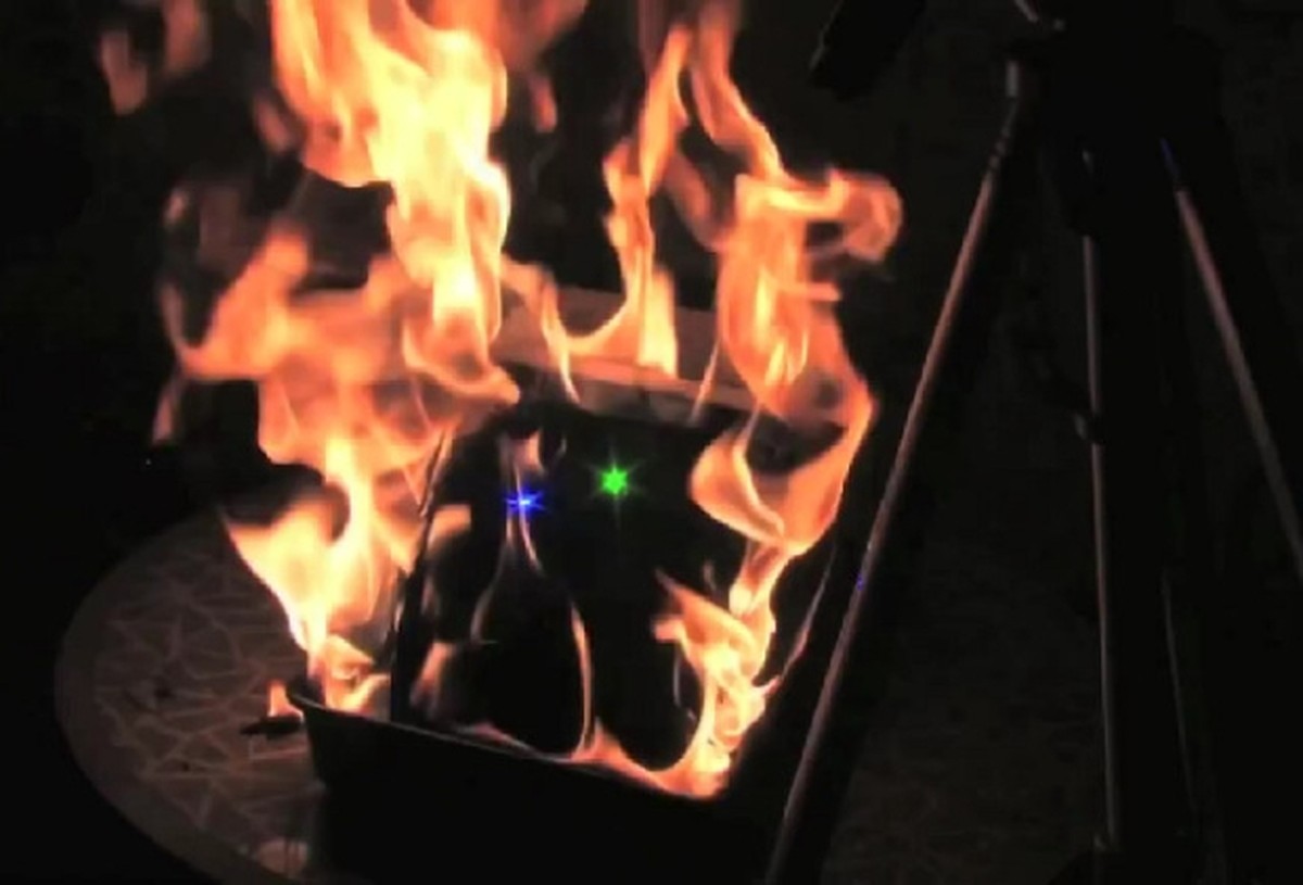 Vídeo mostra Novo iPad sendo destruído por raios laser