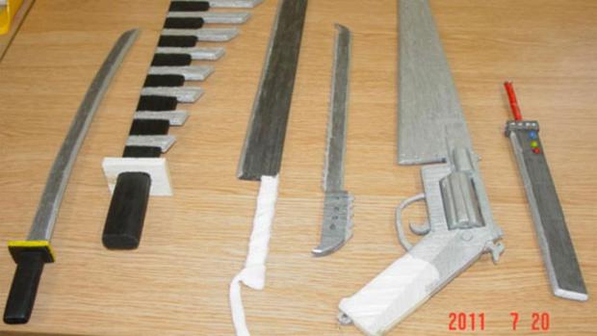 Presidiário faz réplicas de armas do Final Fantasy