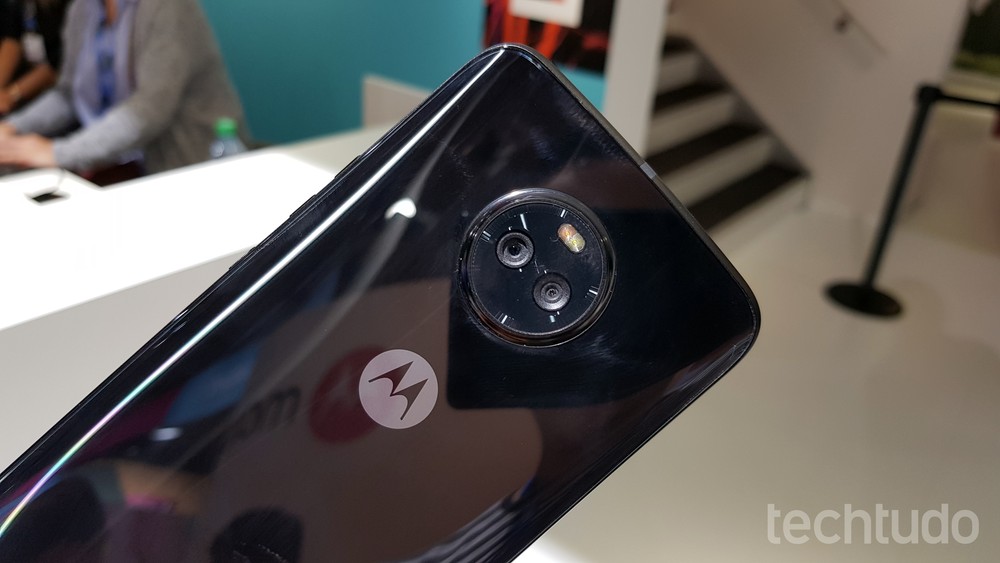 Ainda vale a pena comprar o Moto X4? Conheça preço e ficha técnica