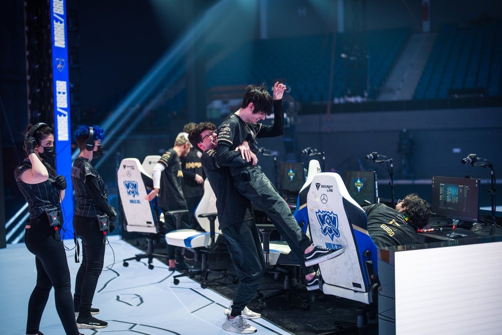 Mundial de LOL: RED precisa de início calmo contra HLE e LNG, diz Grevthar