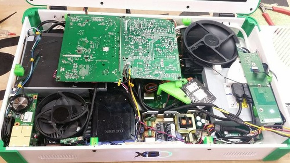 Xbook Duo traz versão portátil que unifica Xbox One e Xbox 360 em 'laptop'