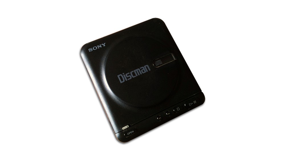 Dez curiosidades sobre os discmans, aparelho de música febre nos anos 90