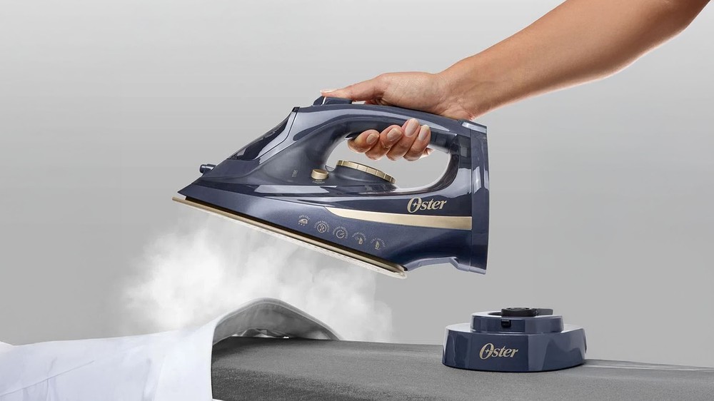 Ferro de passar Oster é bom? Conheça 5 modelos da marca