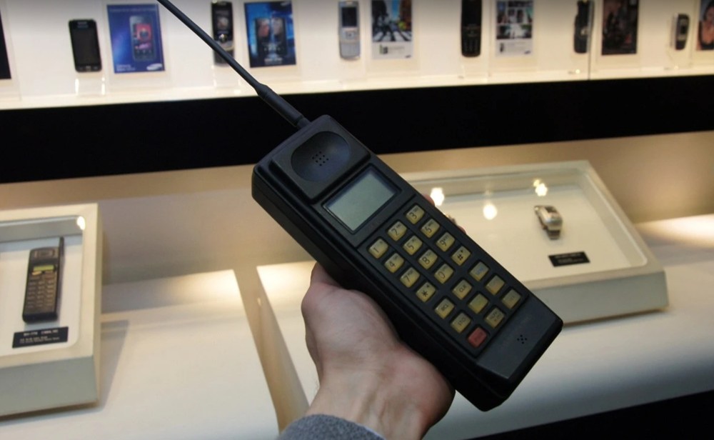 Veja qual foi o primeiro celular do mundo (e do Brasil)