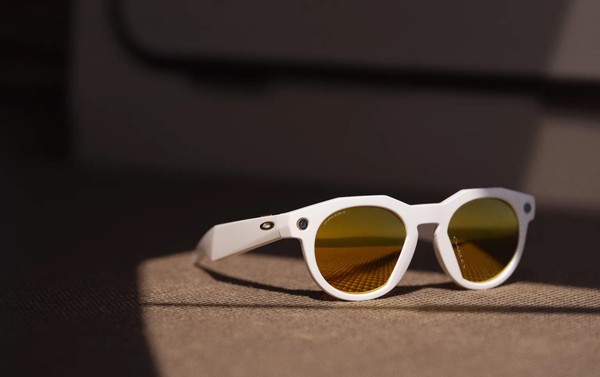 Óculos inteligente Oakley Meta chega ao Brasil com câmera 3K; veja preço