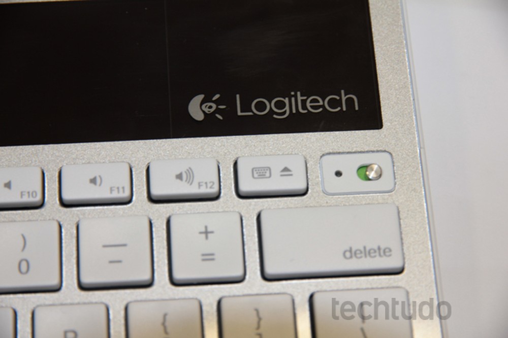 Review Logitech Wireless Solar Keyboard K760