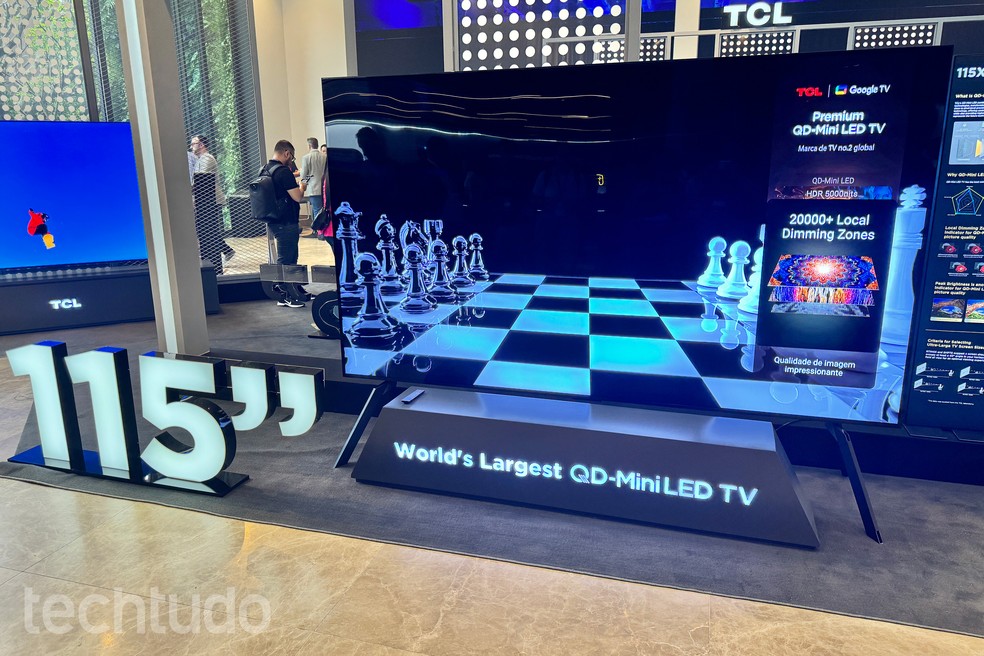 TCL lança 'maior TV do Brasil' com 115 polegadas; veja detalhes