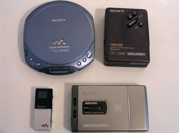 Walkman faz 35 anos; veja como a maneira de ouvir música evoluiu
