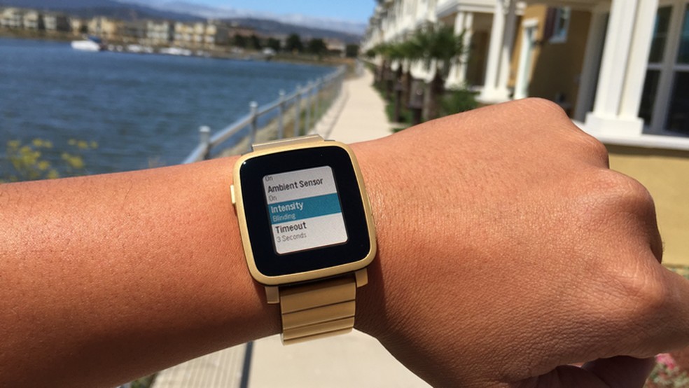 Pebble Time se torna compatível com Spotify e Pandora após atualização