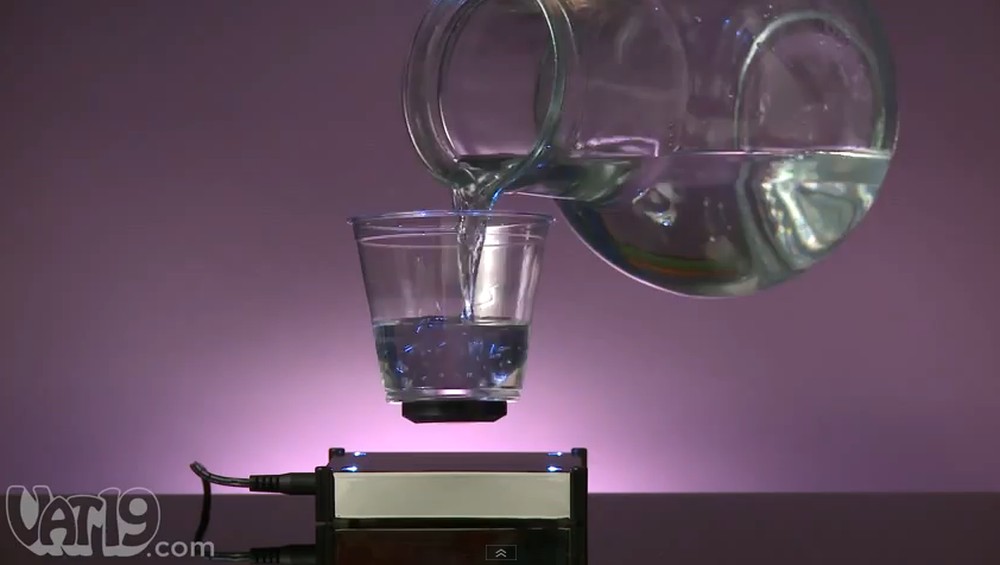 Deixe seus gadgets levitando com o Levitron Revolution