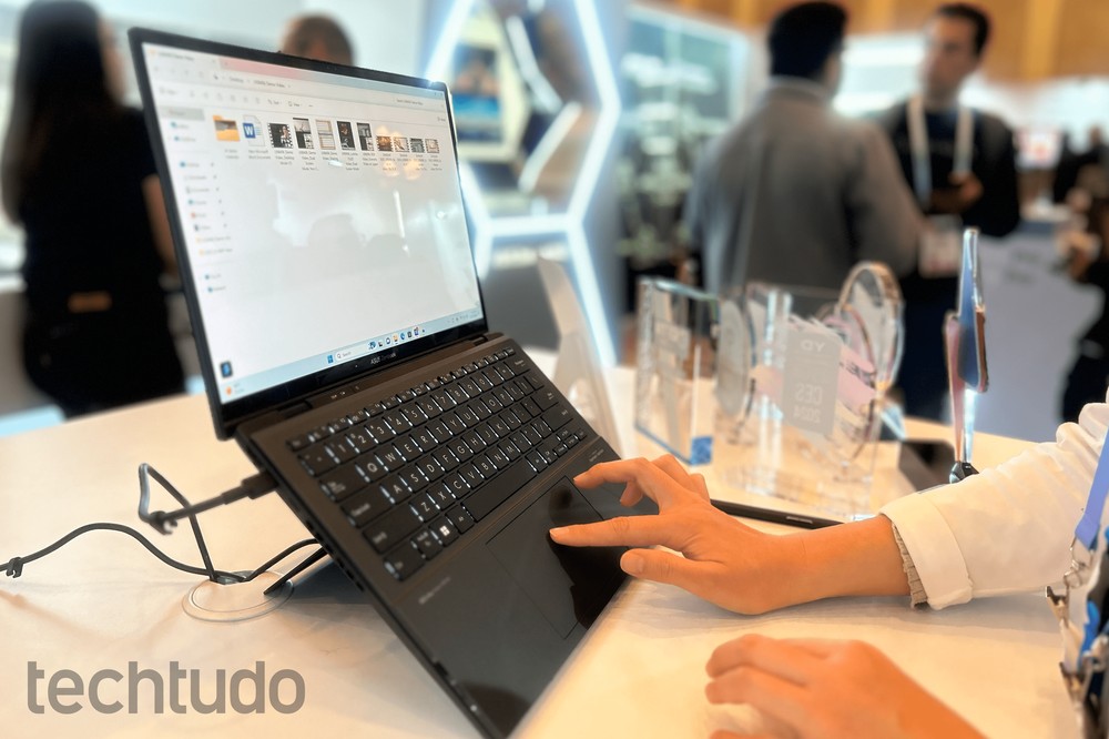 CES 2024: ASUS lança primeiro notebook do mundo com tela dupla OLED de 14"