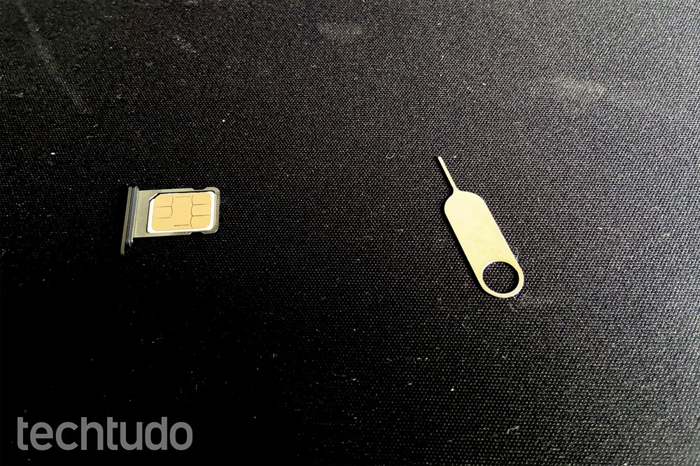 Como colocar chip no iPhone 15