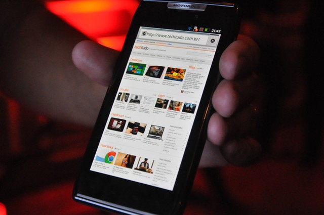 Motorola apresenta o RAZR no Brasil