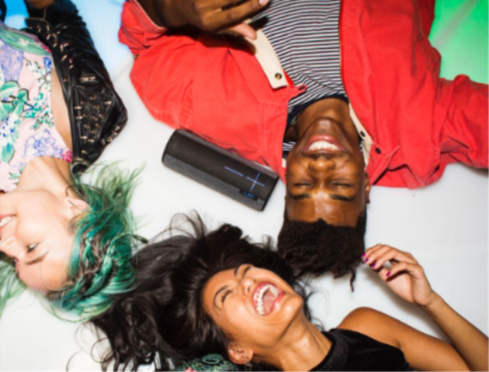 JBL Charge 3 ou UE Megaboom: veja qual caixa de som Bluetooth vale comprar