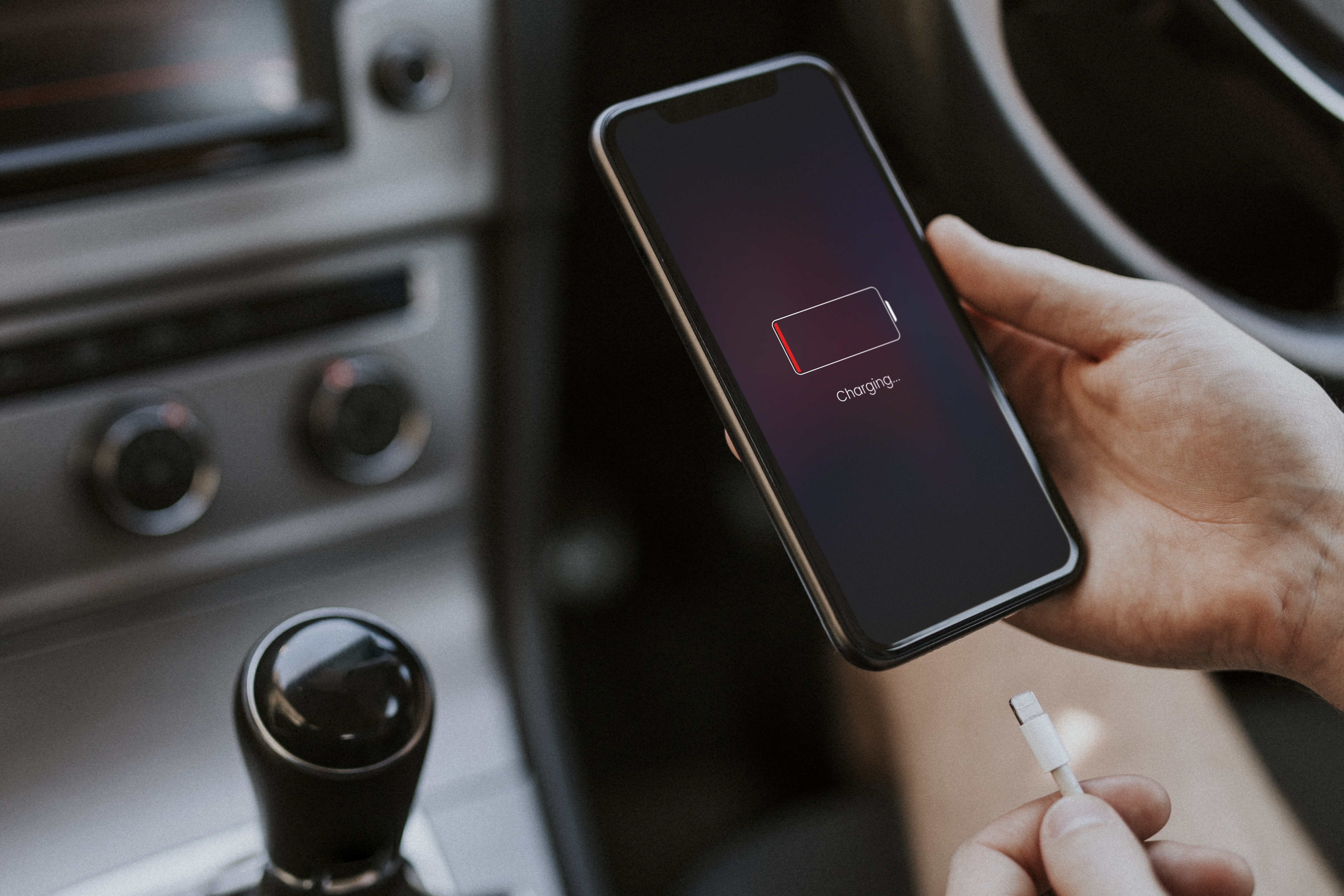Carregador veicular: 7 modelos para usar em automóveis