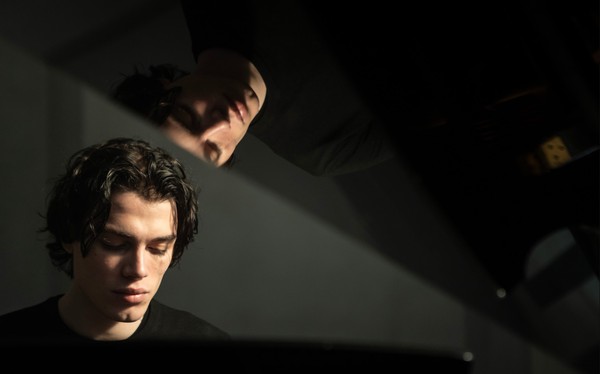 O Fabricante de Lágrimas: veja elenco e personagens do filme da Netflix