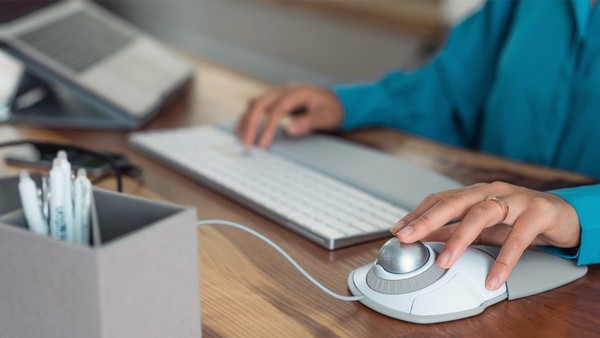 Entenda por que comprar um mouse para canhotos — e conheça modelos