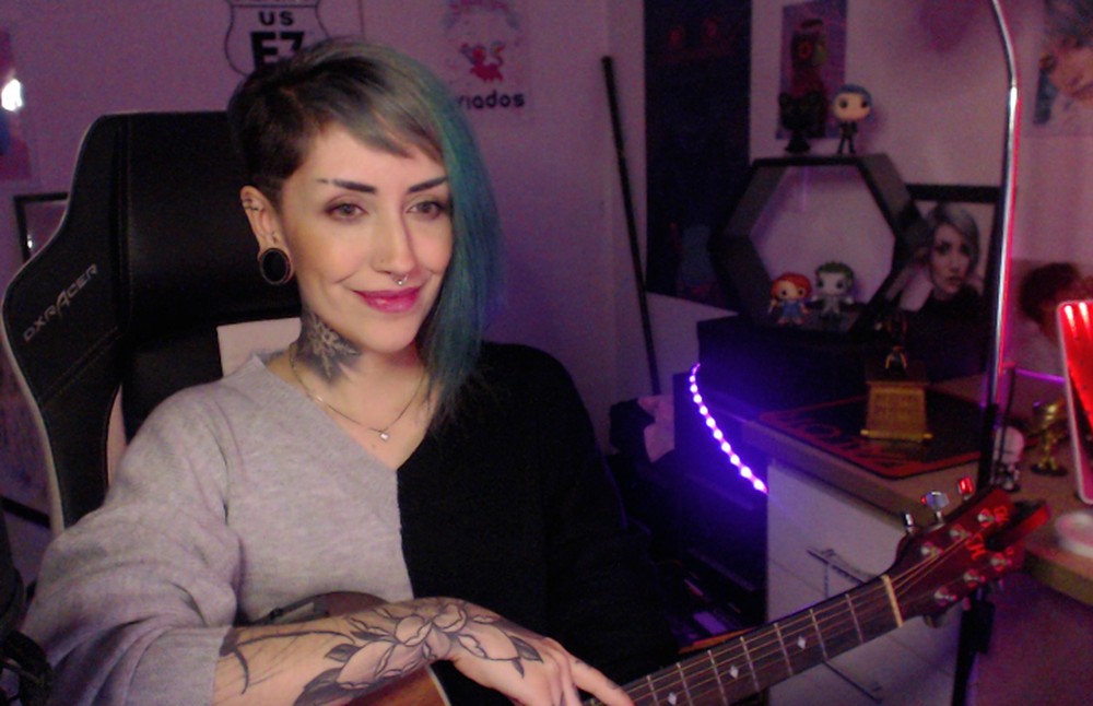 Conheça Kalera: dubladora, cantora e streamer da FURIA na Twitch TV