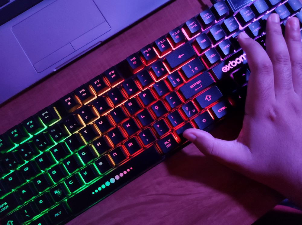 Como acender a luz do teclado