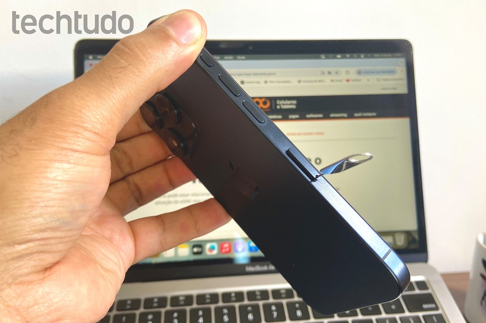 Como colocar chip no iPhone 14? Veja tutorial passo a passo