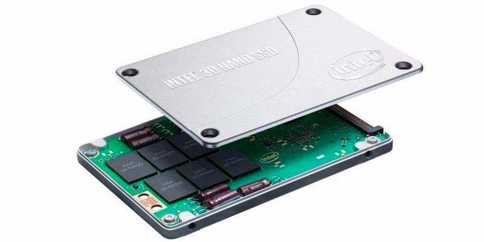 Intel lança SSD Ruler com 1.000 terabytes de capacidade de armazenamento