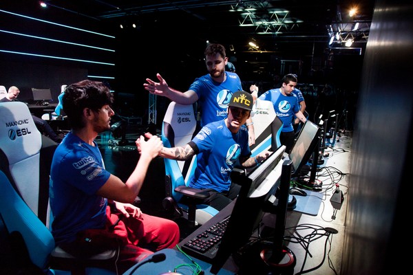 Cinco curiosidades sobre fer, atleta brasileiro de CS:GO da MIBR