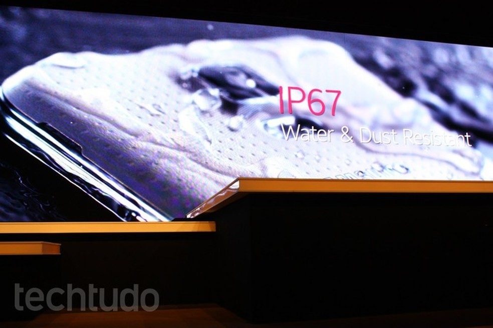 Samsung lança o Galaxy S5 e Gear Fit no MWC 2014