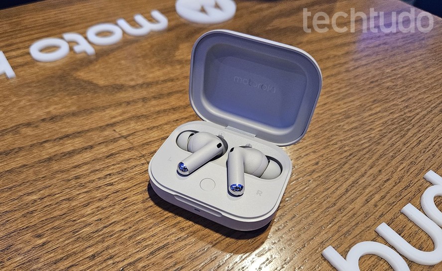 Motorola lança novos fones moto buds e moto buds + com som Bose; confira