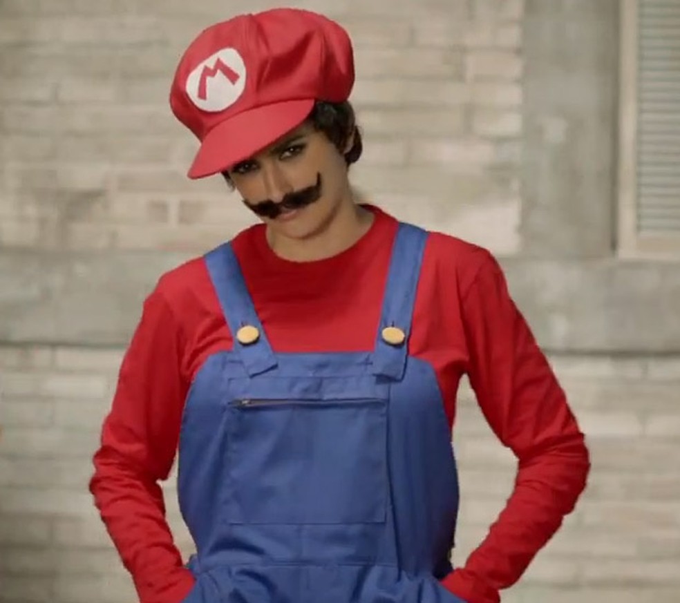 Penelope Cruz se veste de Mario em comercial de New Super Mario Bros. 2