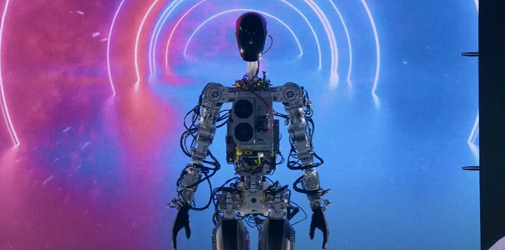 Elon Musk apresenta robô humanoide da Tesla; conheça Optimus