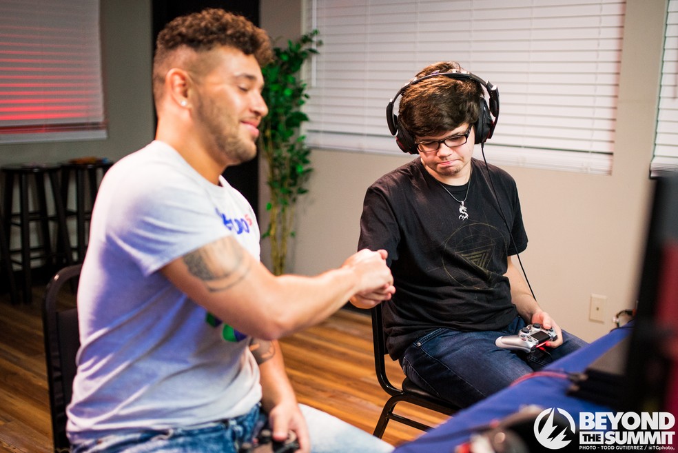 Mortal Kombat 11: SonicFox é o campeão do Summit of Time