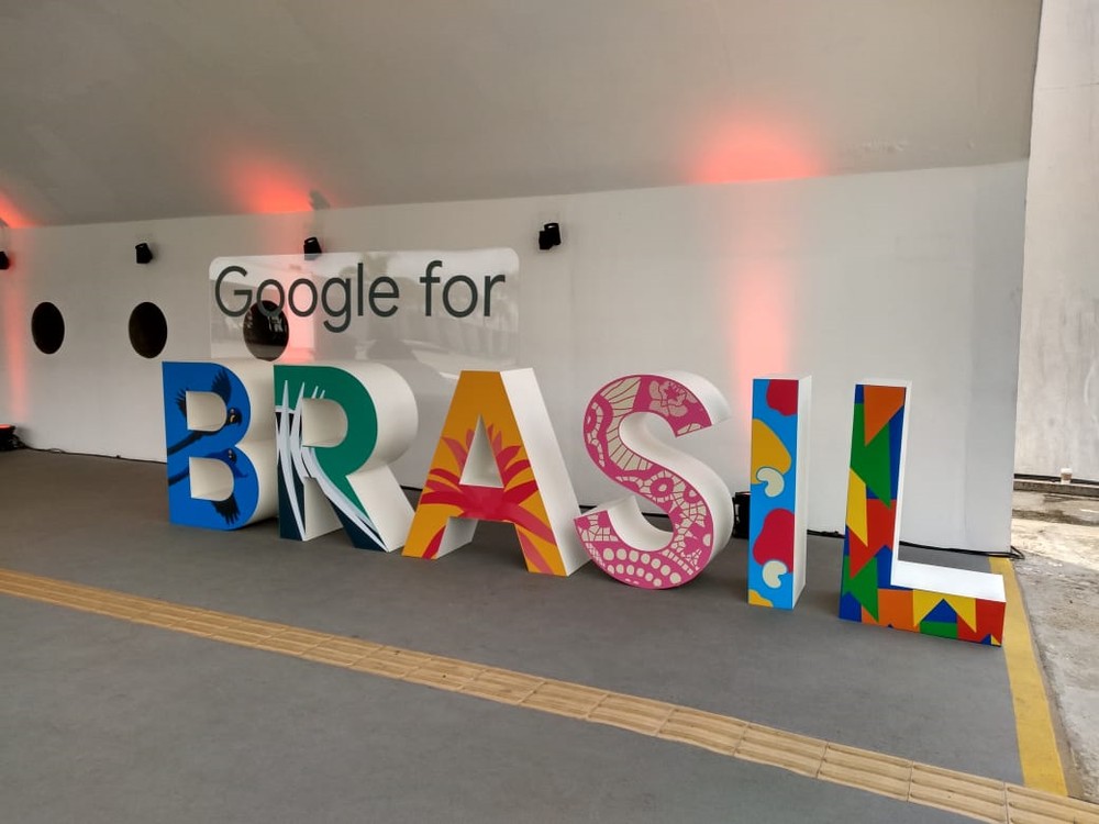 Tradutor é um dos serviços preferidos do Google no Brasil; veja ...