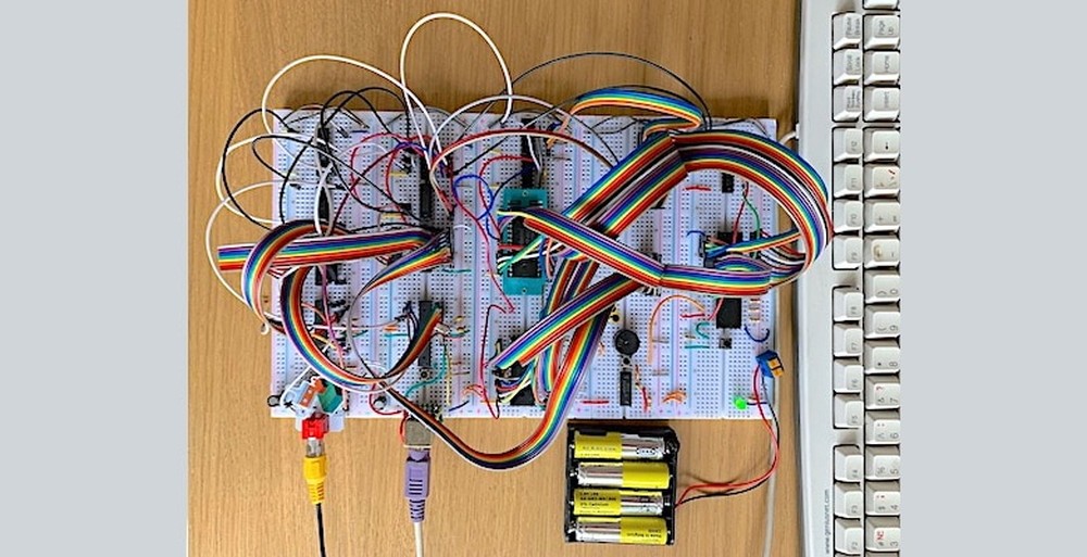 Empresa vende kit para montar cópia do Apple I em casa
