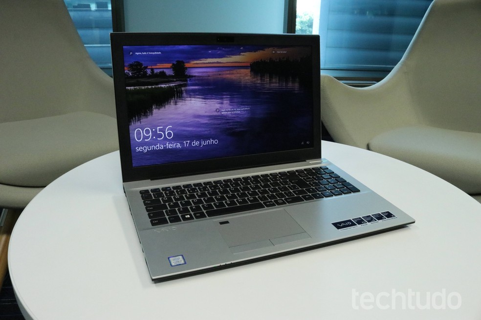 Review notebook Vaio F15: design sofisticado e bom desempenho